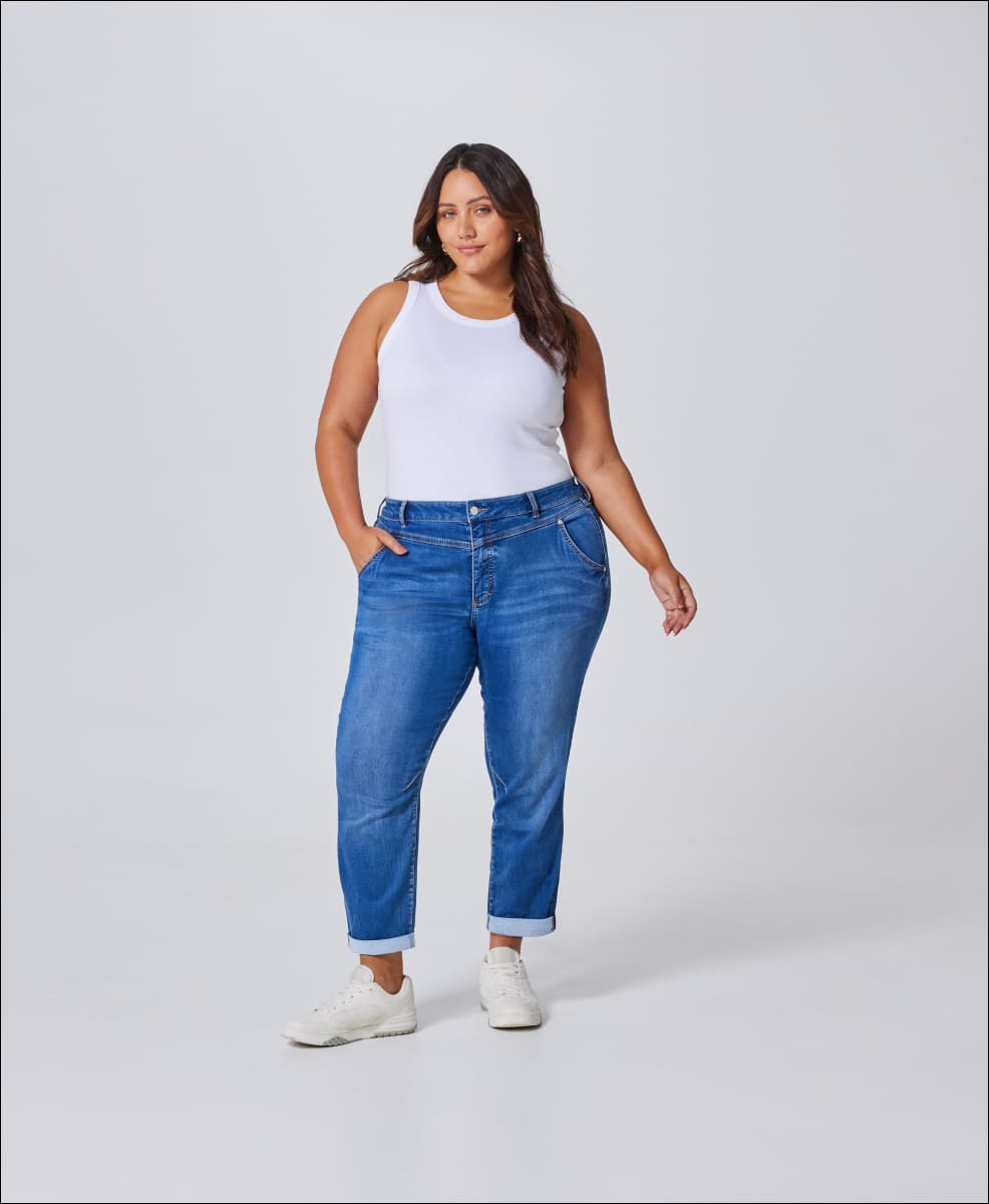 Curve Jeans - The Fit, The Feel and The Versatility | Just Jeans™ Online