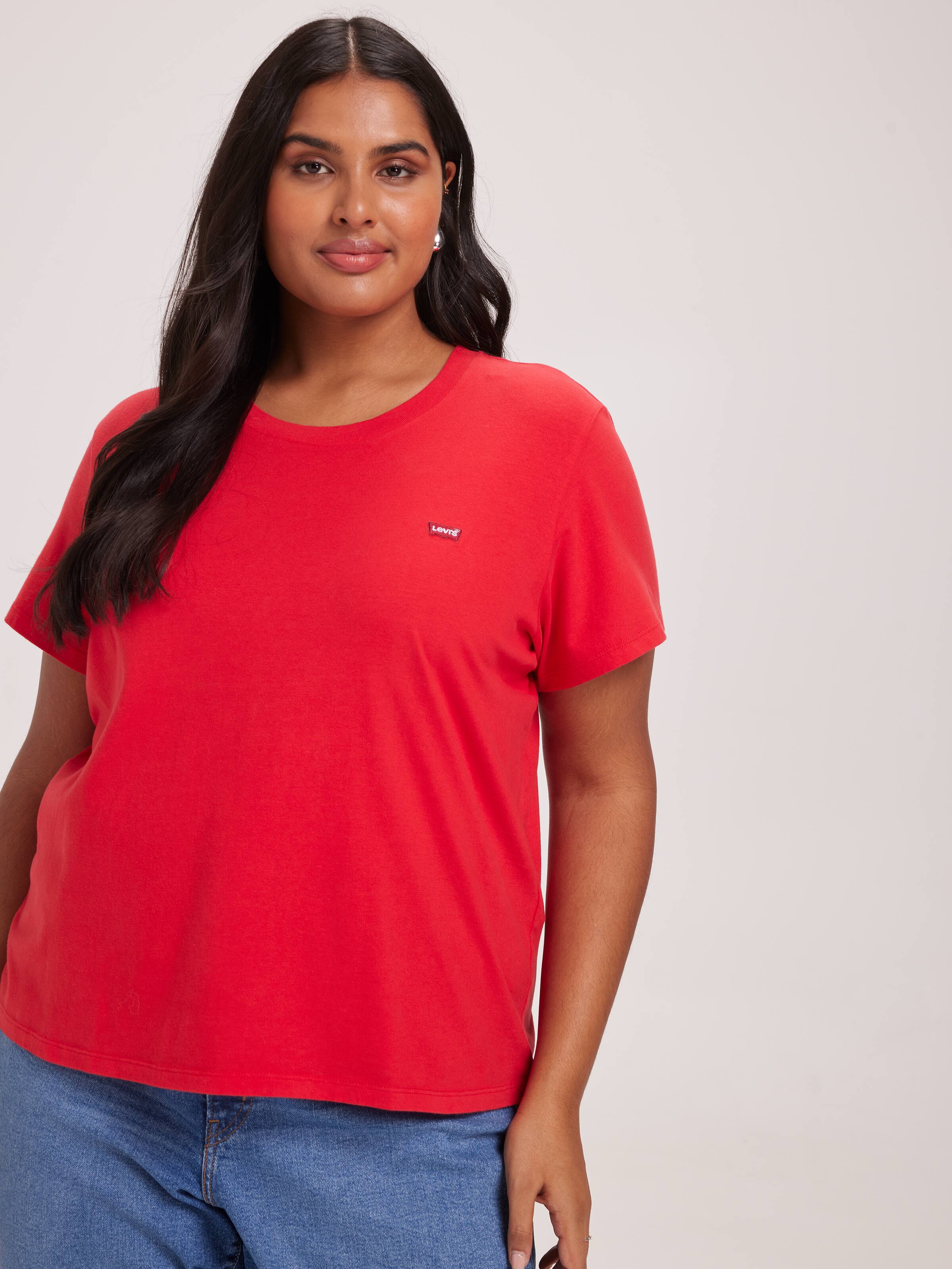 Curve Mini Logo Tee In Script Red Red - Just Jeans Online