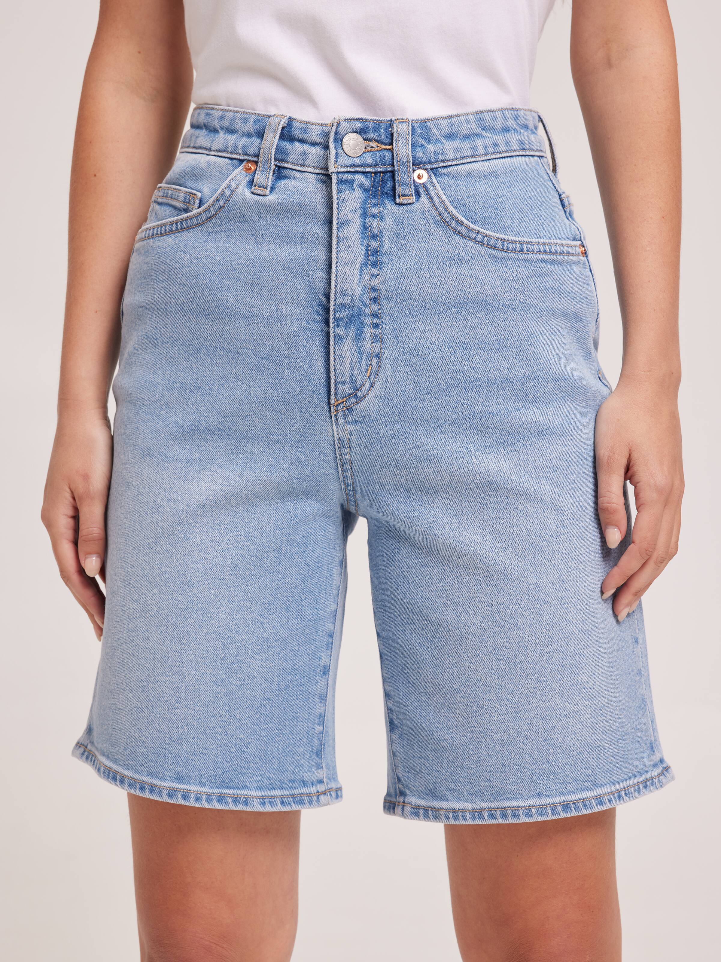 Hi Straight Curvy Short In Fade Out Blue Denim - Just Jeans Online