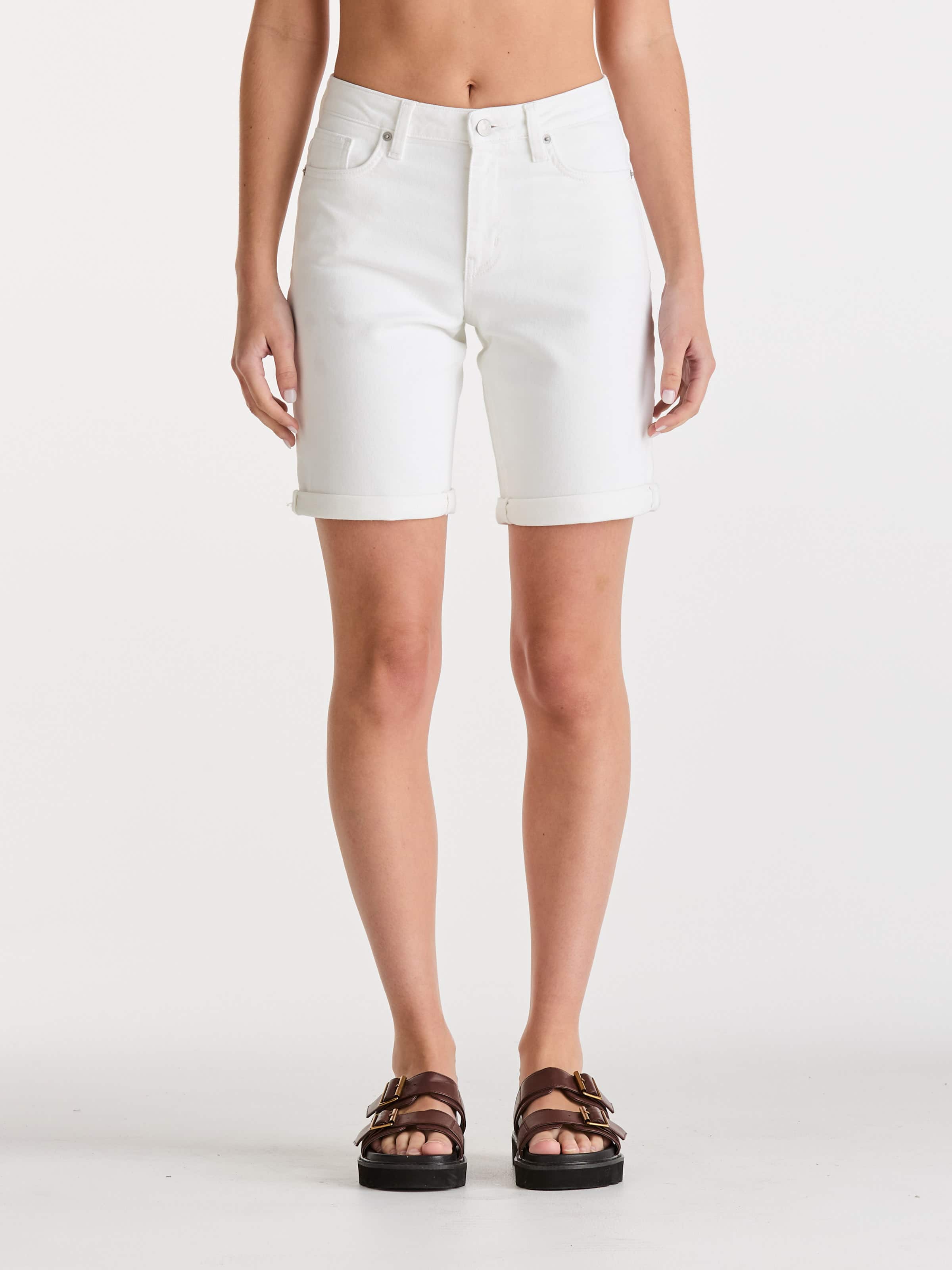 Knee Length Short In Bright Ecru - Just Jeans Online